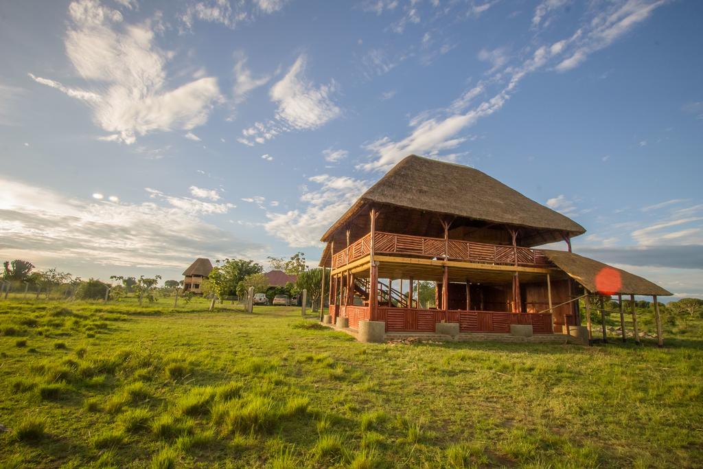 Midrange Lodges In Queen Elizabeth National Park, Accommodation - Hotels